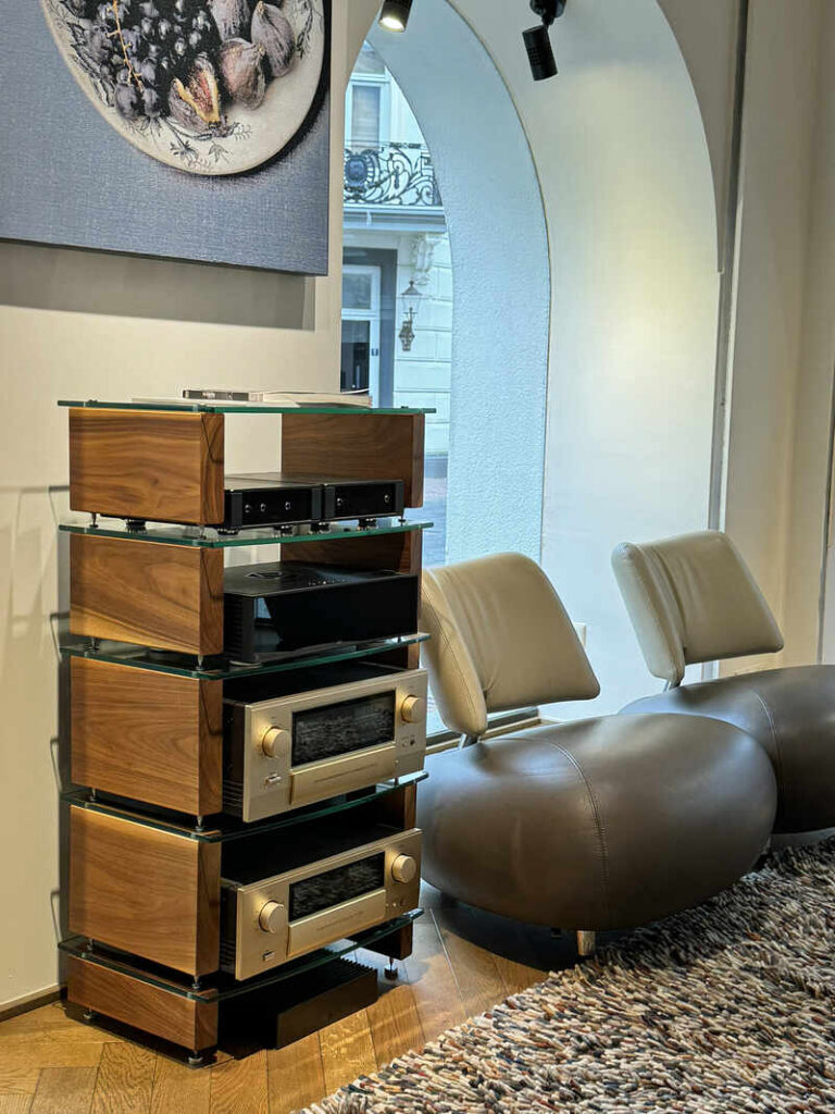 HiFi racks bij Poulissen in Roermond: Custom Design en NEO HIGH-END ...